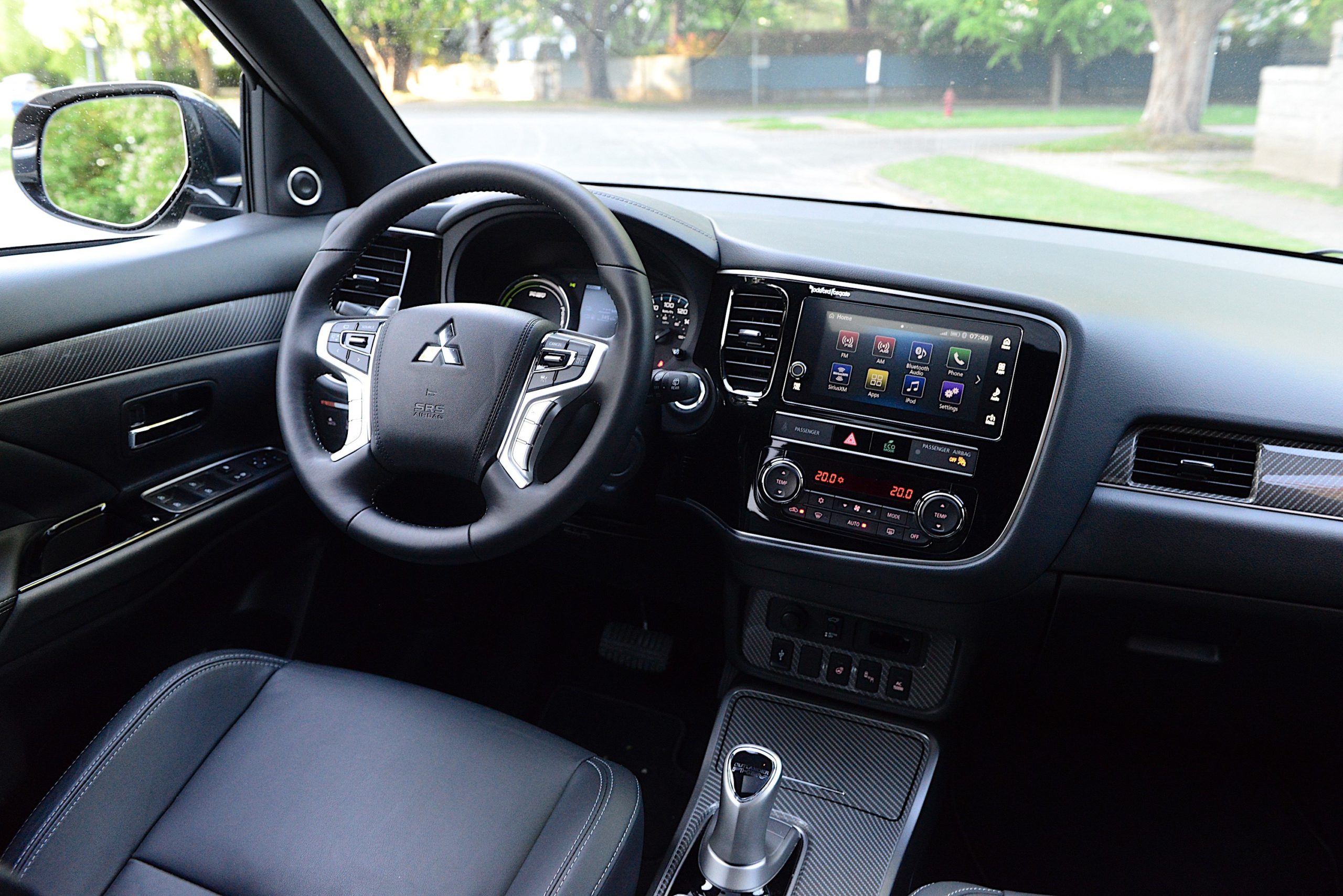 2019 Mitsubishi Outlander PHEV Interior - Mitsubishi Motors Canadian ...