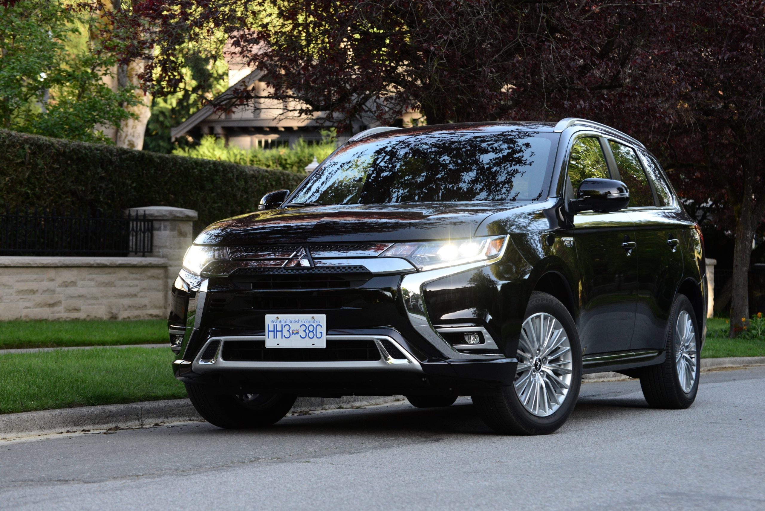 2019 Mitsubishi Outlander PHEV Exterior - Mitsubishi Motors Canadian ...