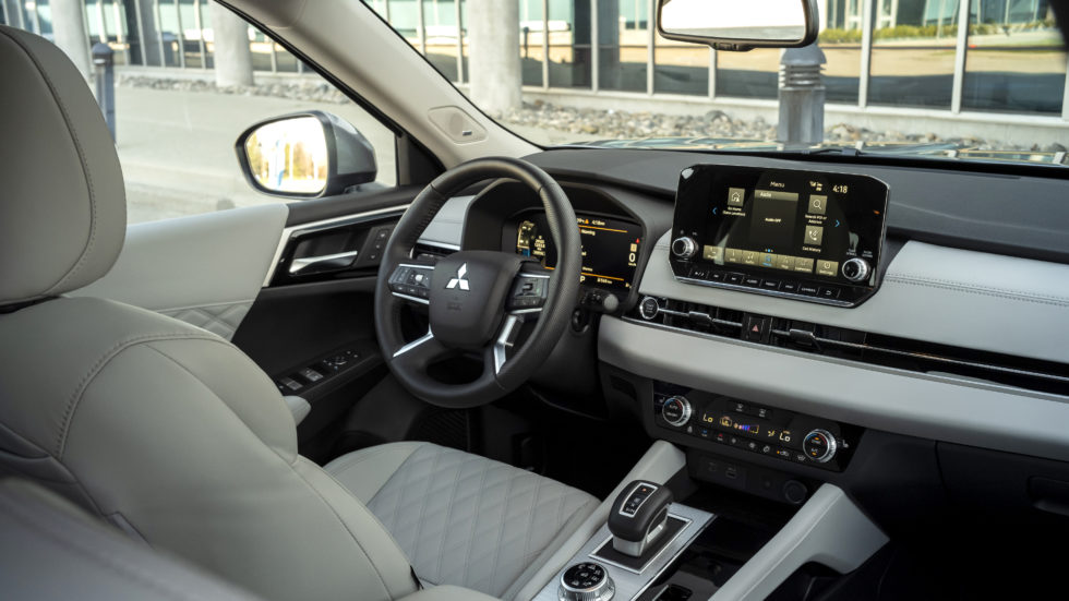 2022 Mitsubishi Outlander (Interior-3) - Mitsubishi Motors Canadian ...